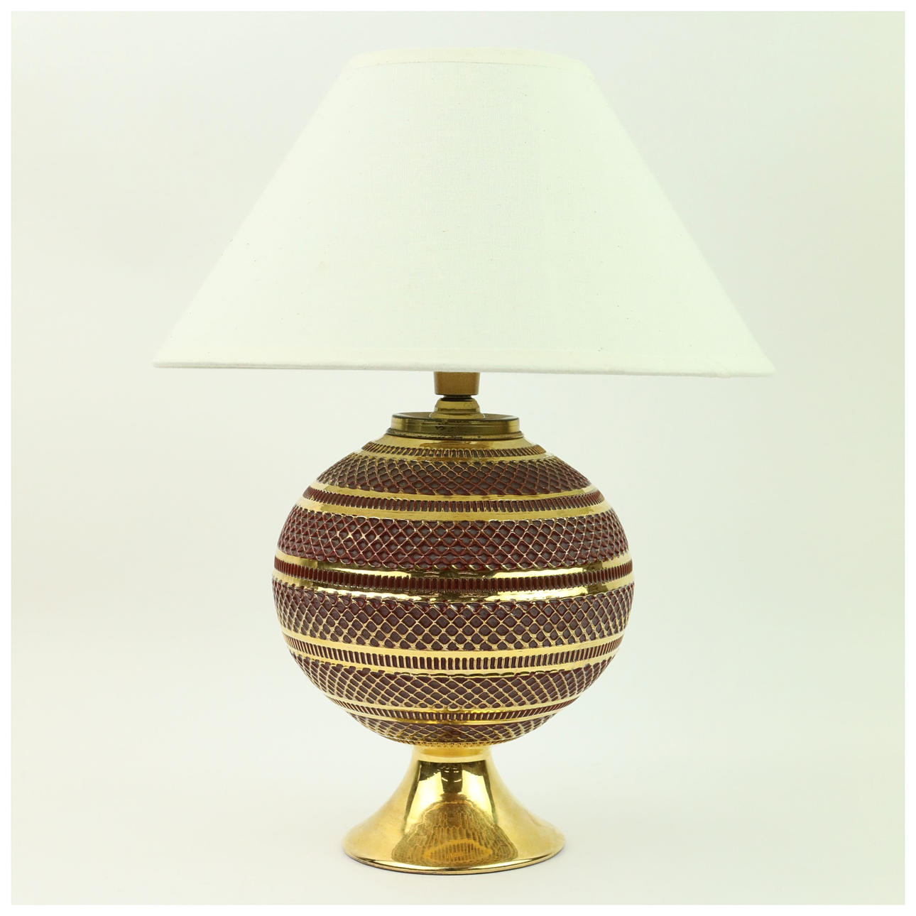 1960s ITALIAN FLORENTINE GILT AND RED CERAMIC TABLE LAMP WITH SHADE ...