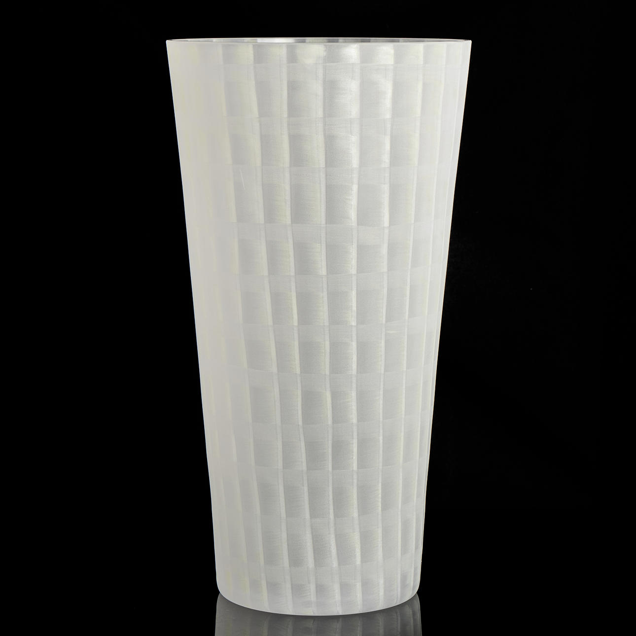 INGEGERD RÅMAN (B. 1943). Vase, “White Frost”, Orrefors, new in ...