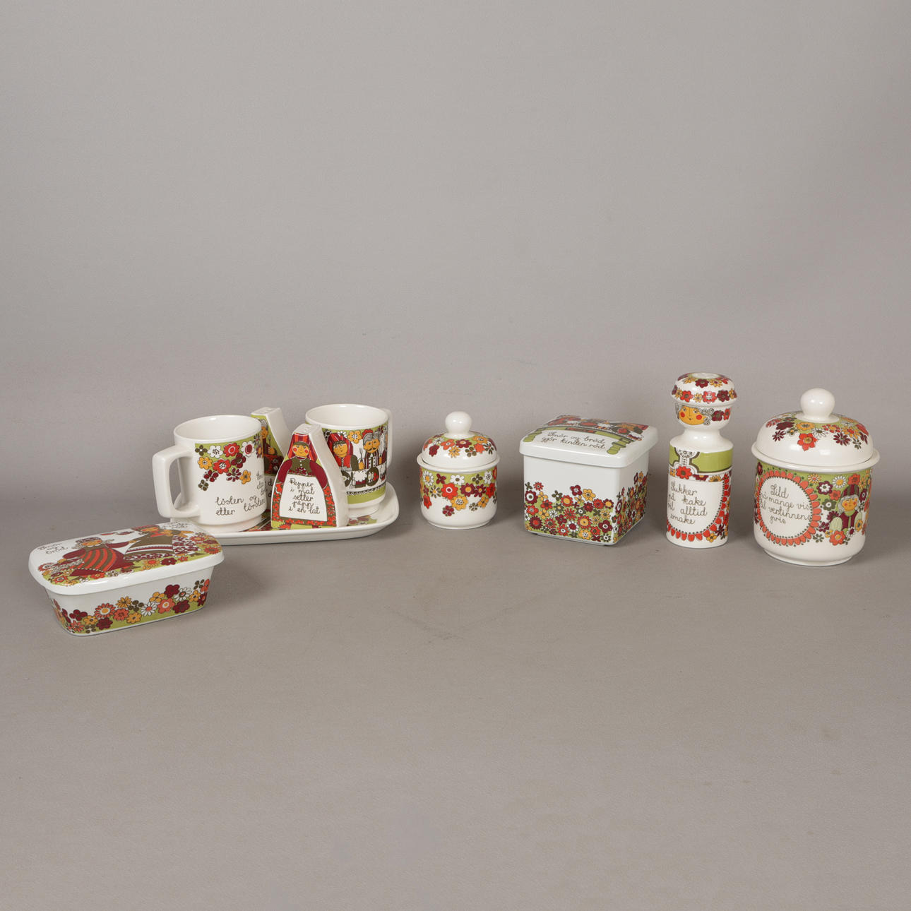 A TURI DESIGN NORWAY FOLKLORE PATTERN PART SERVICE (10). Ceramics ...