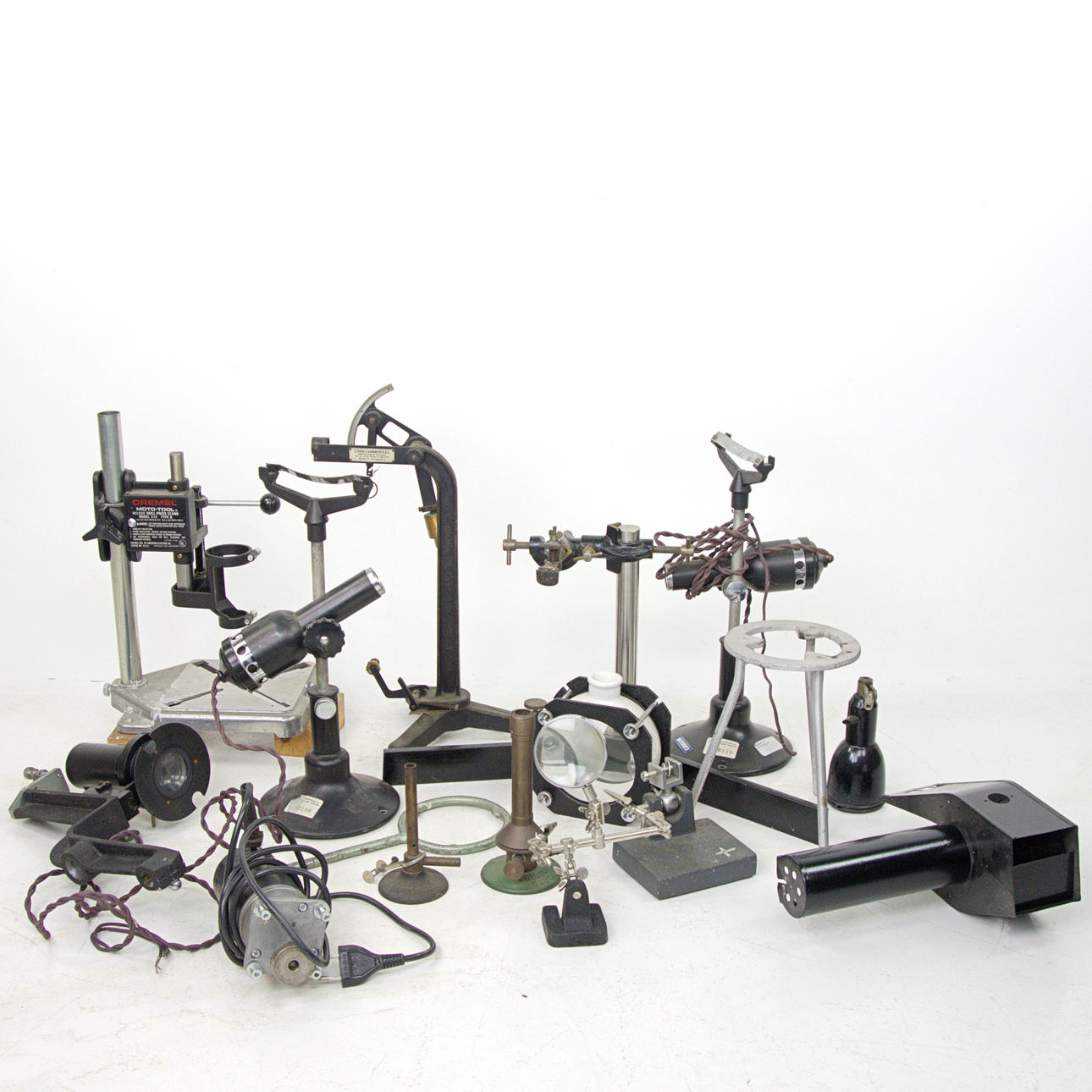 LABORATORY EQUIPMENT, 16 pieces, including test tube holders, bunsen ...