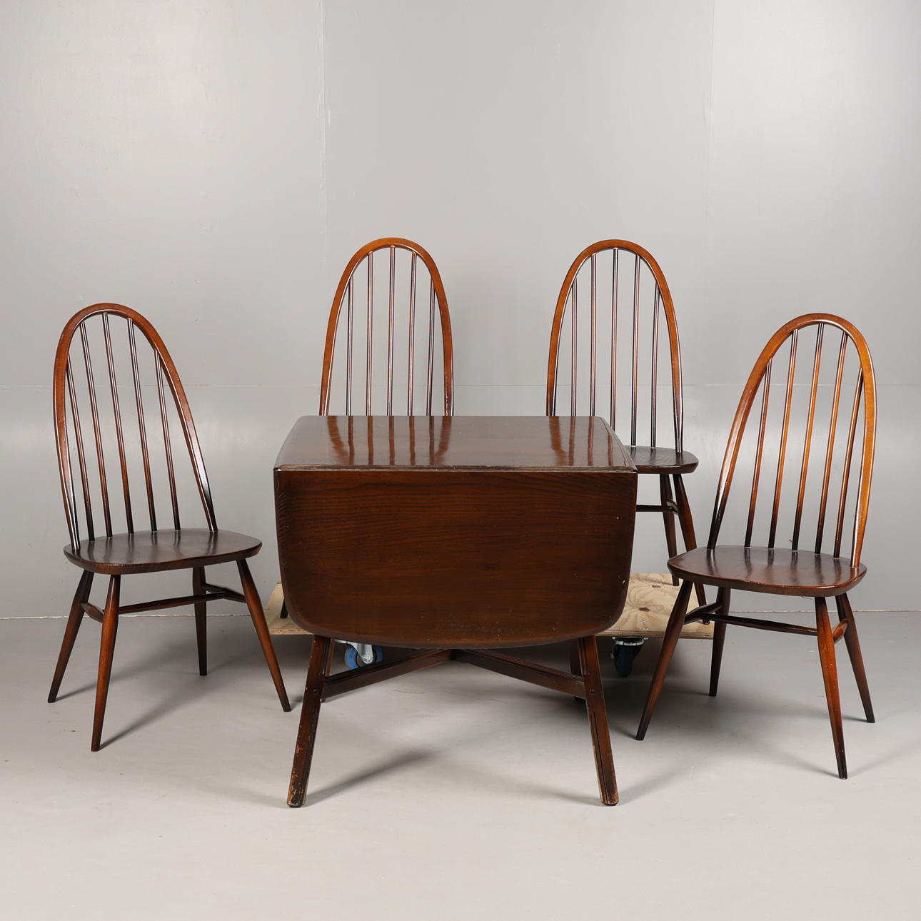 A DARK ERCOL DROP FLAP TABLE WITH FOUR CHAIRS (5). Furniture - Dining ...