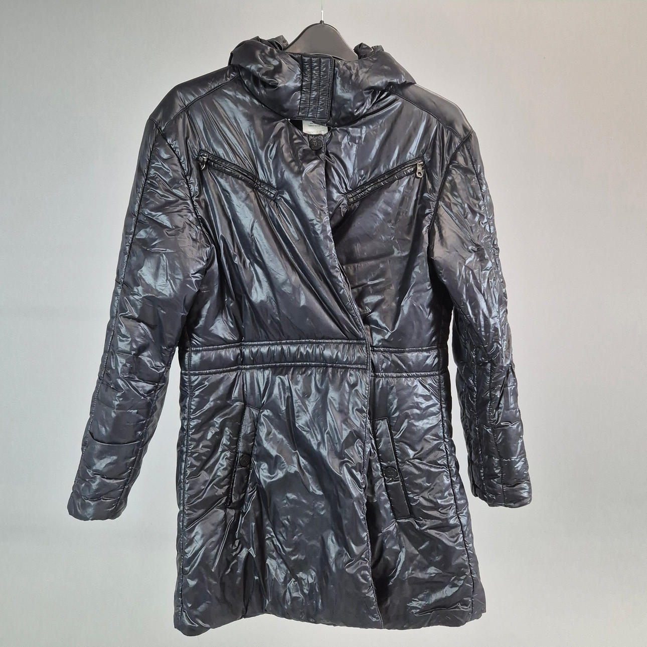 CHANEL. BLACK PUFFER JACKET. Vintage & Designer Fashion - Auctionet