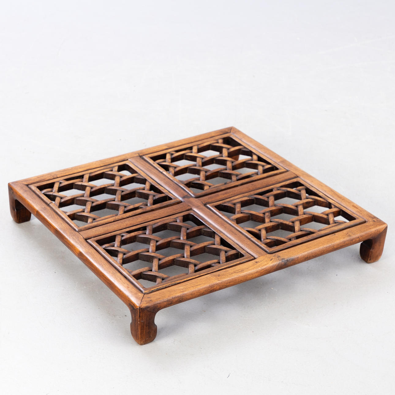 Kang-bord i kinesisk stil med fönsterskärm bordsskiva, 2. Andra halvan ...