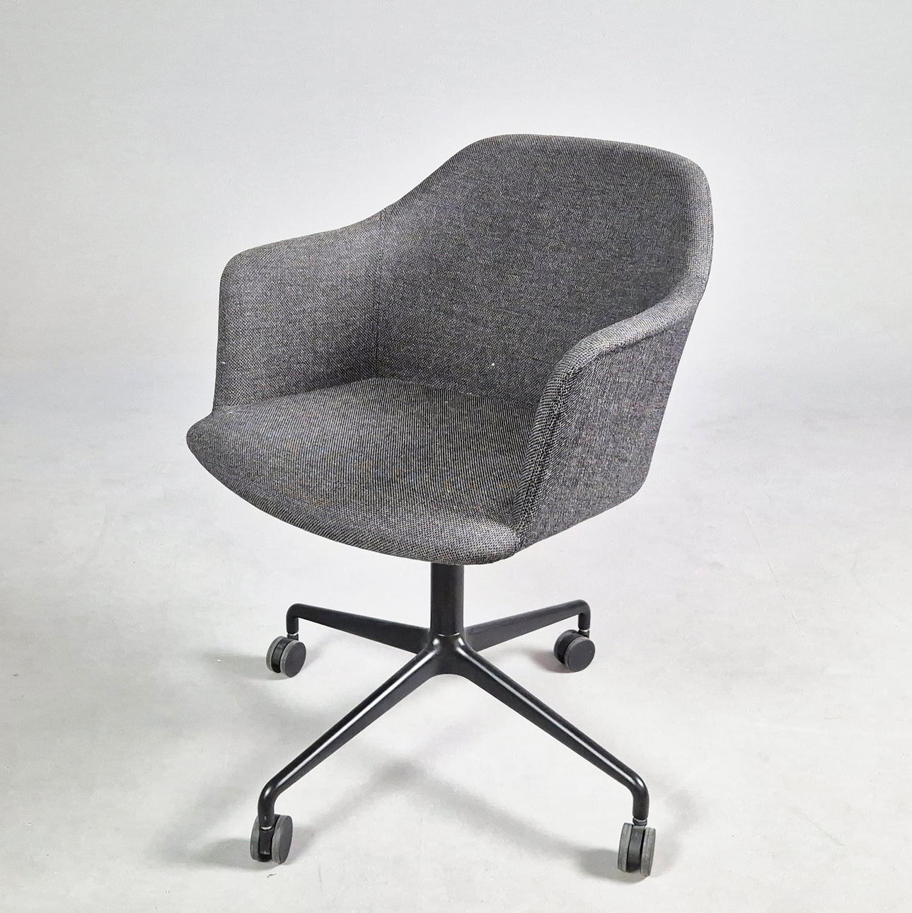 &TRADITION RELY CHAIR. Furniture - Armchairs & Chairs - Auctionet