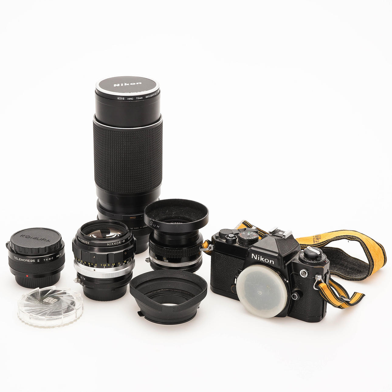 KAMERA, Nikon "FE Black" kamerahus samt OBJEKTIV, Tokina Macro zoom 70 ...