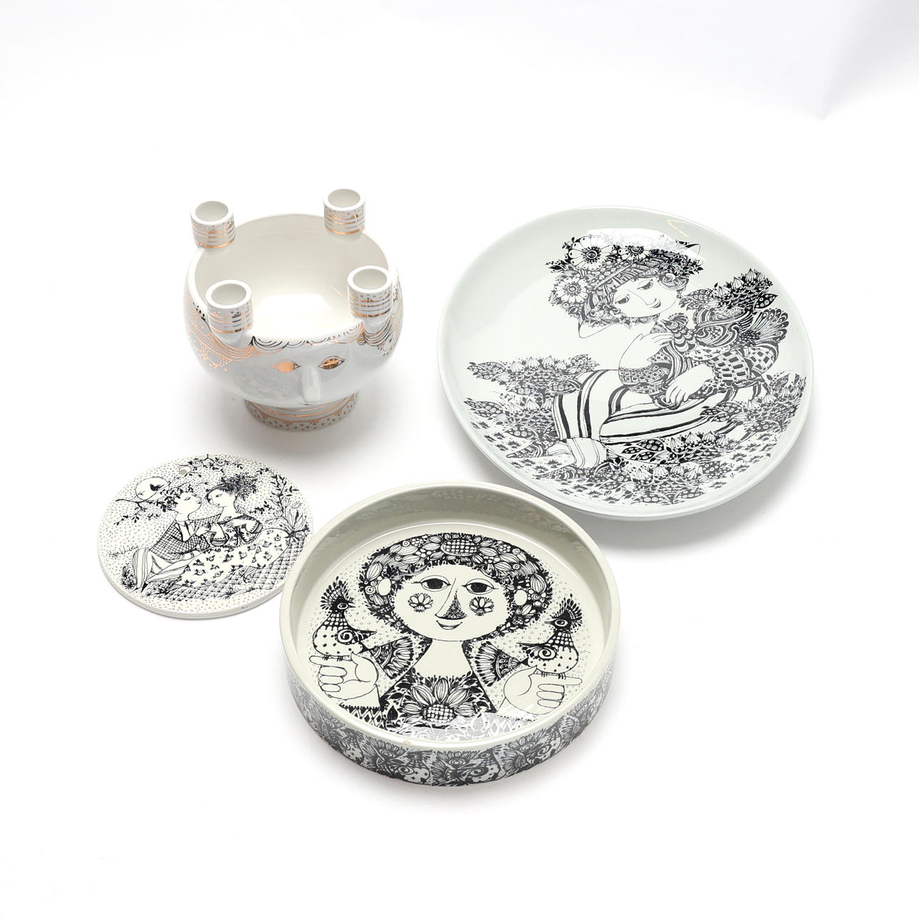 BEAR WINBLAD. 4 pieces of candlestick, plaque, 2 barrels. Ceramics ...