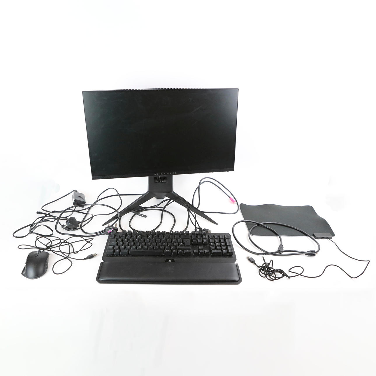 ALIENWARE MONITOR, RAZER GAMING MOUSEPAD, RAZER BASILISK MOUSE, RAZER ...