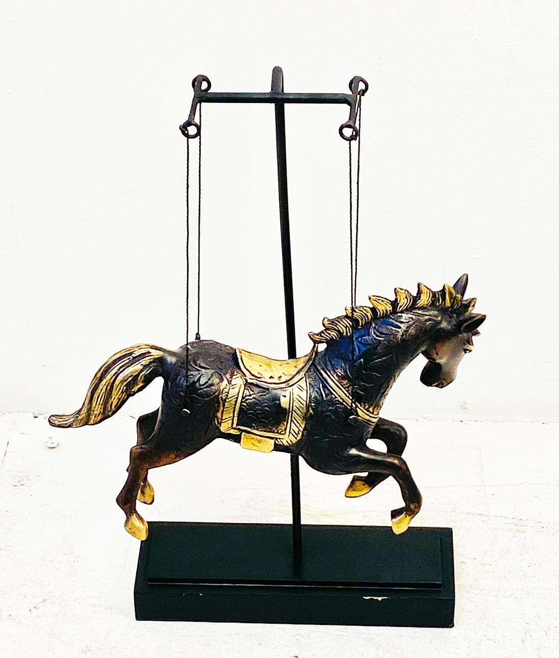 BRONZE MODEL OF A HORSE ON STAND. Art - Sculptures & Bronzes - Auctionet
