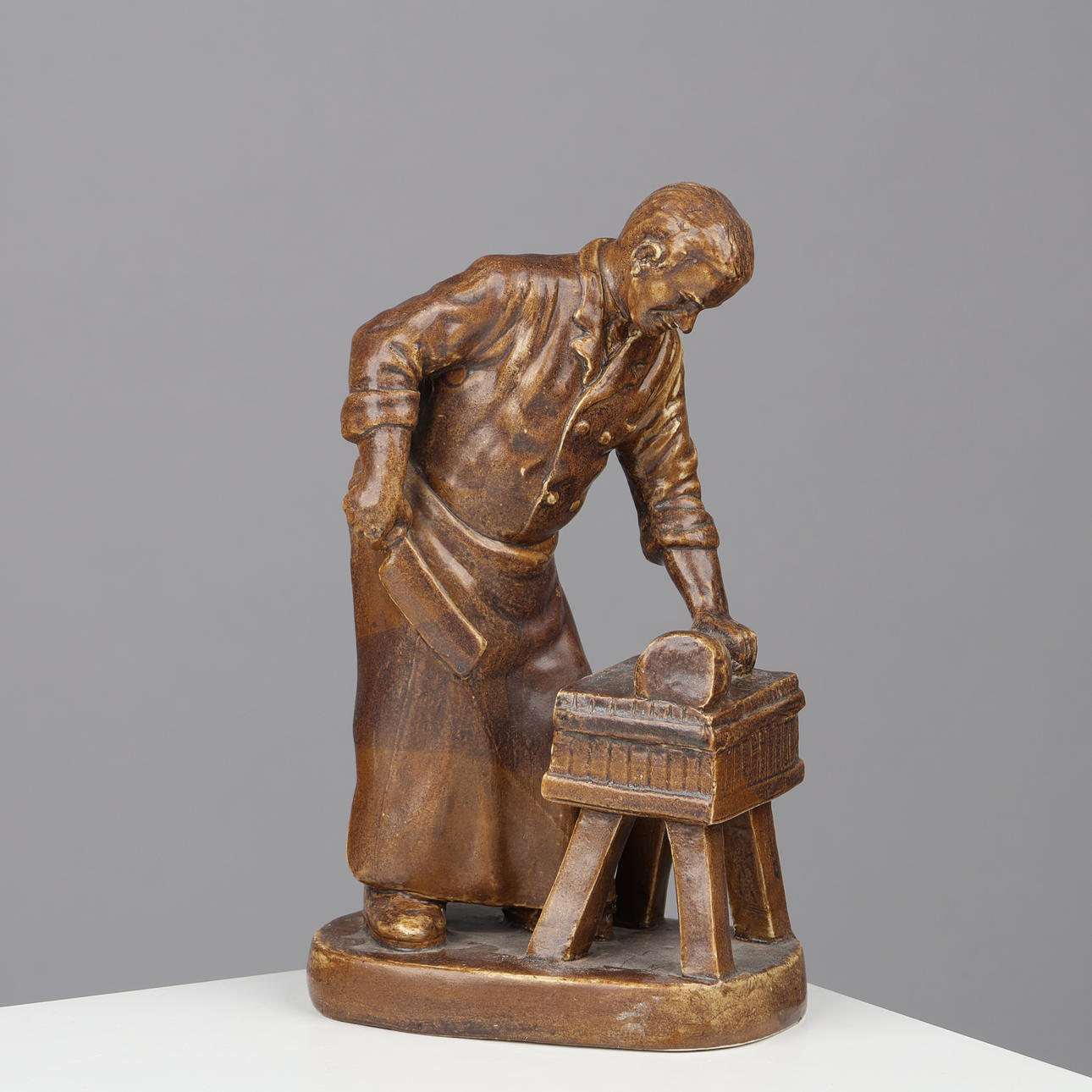 POUL HAUCH CARLSEN (1921-2006). Skulptur ”slaktare” av glaserat lergods ...
