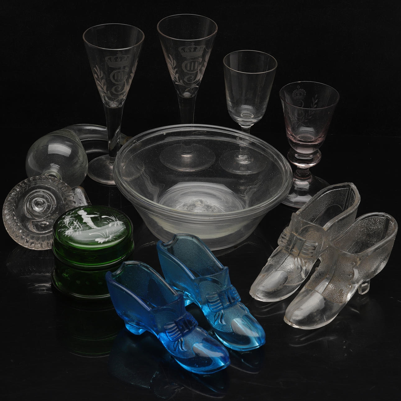 ÄLDRE GLASFÖREMÅL, 13 delar, b.la. Eda glasbruk, 18-/1900-tal. Glas ...