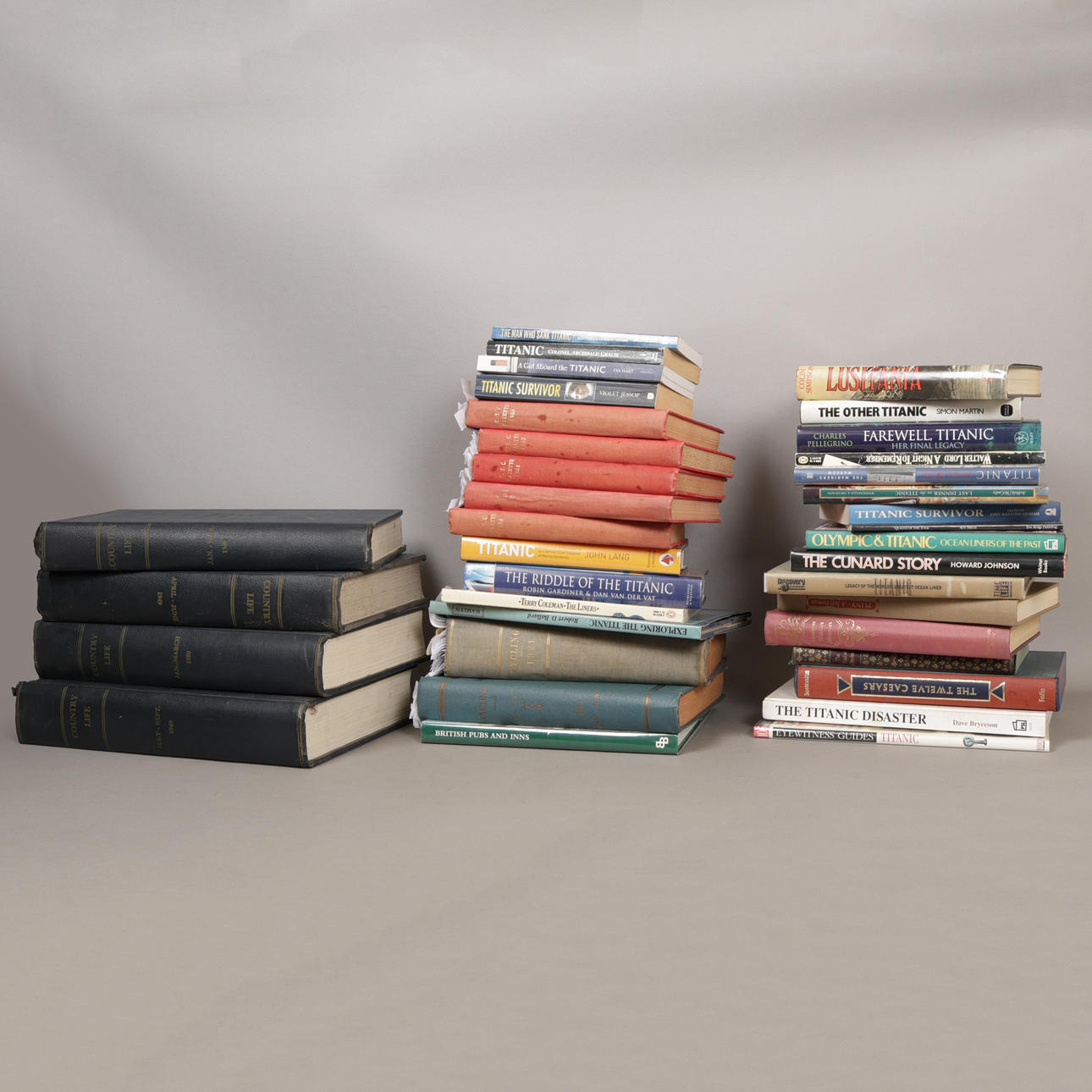 A COLLECTION OF BOOKS (QTY). Books, Maps & Manuscripts - Books - Auctionet