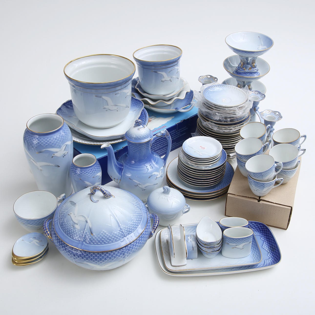 SERVISDELAR, ca 90 st, "Måsen", Bing & Gröndahl, Danmark. Keramik ...