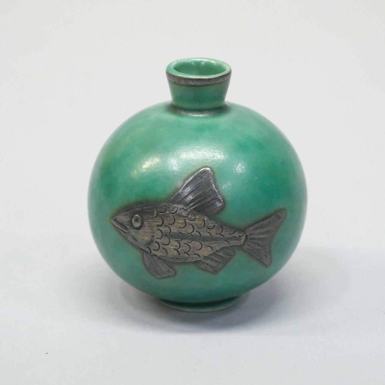 WILHELM KÅGE. GUSTAVSBERG MINIATURE VASE ARGENTA. Ceramics & Porcelain ...