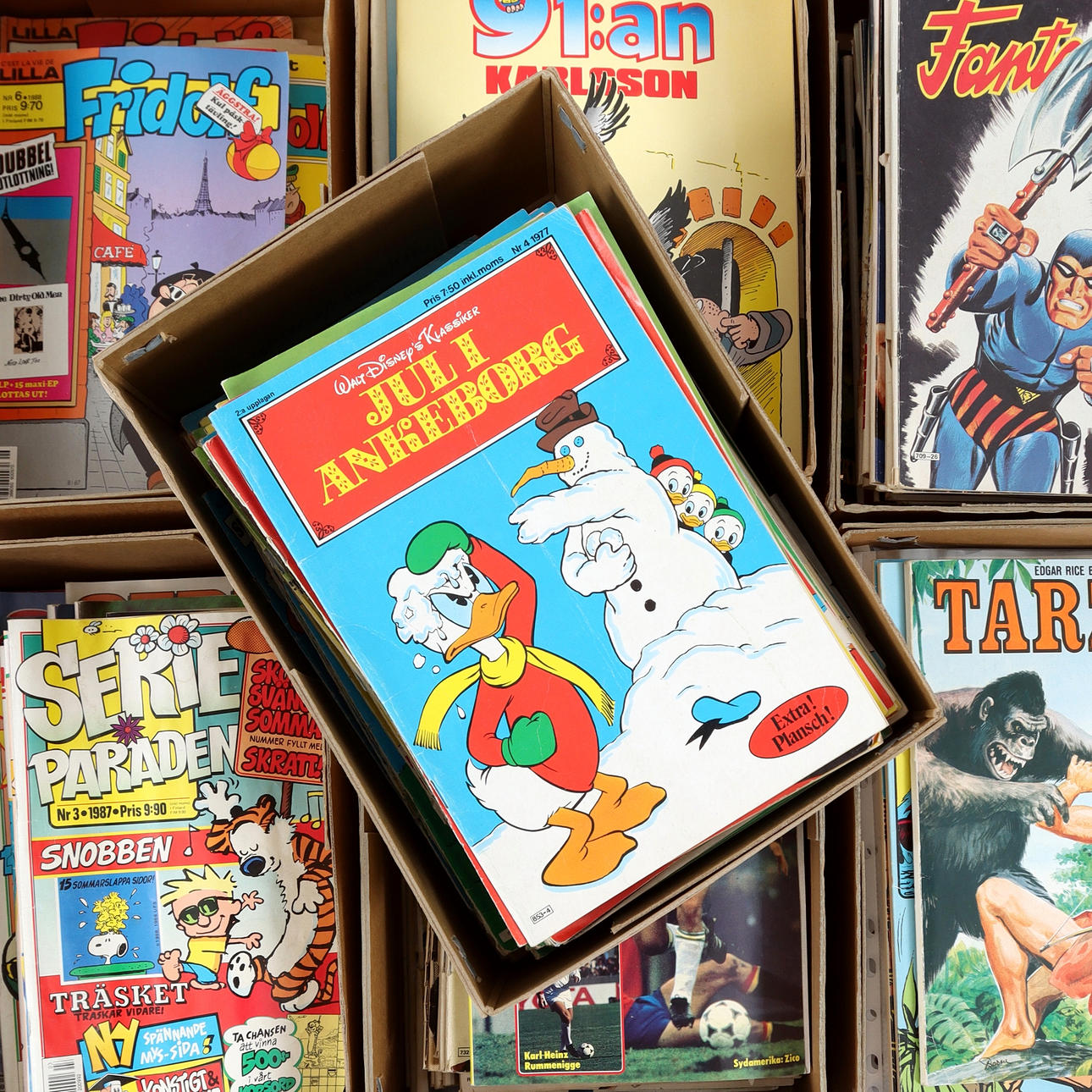 COMIC-BÜCHER, in 13 Kartons, bla. Buster, Das Phantom, Donald Duck, et ...