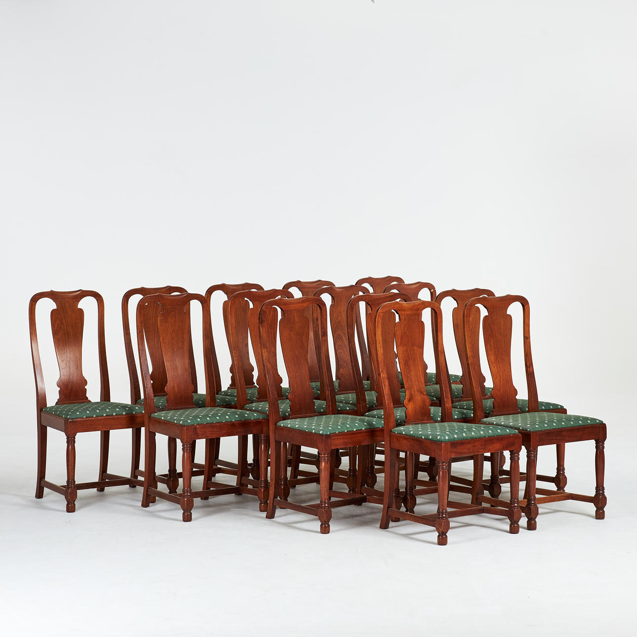 STOLAR. 14 st, barockstil, 1900-tal, mahogny, klädda lösa sitsar ...