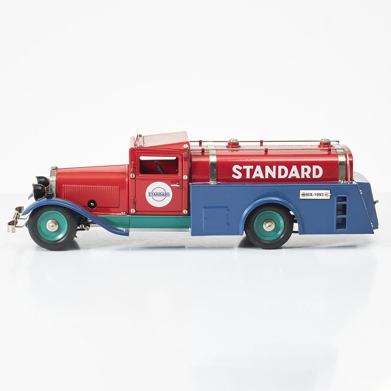 MÄRKLIN, tankbil, 1993, "Standard". Urverk med nyckel. Western Germany ...