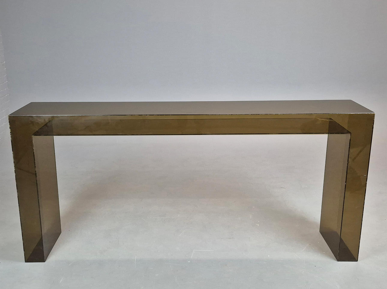 PERSPEX CONSOLE TABLE. Furniture - Tables - Auctionet