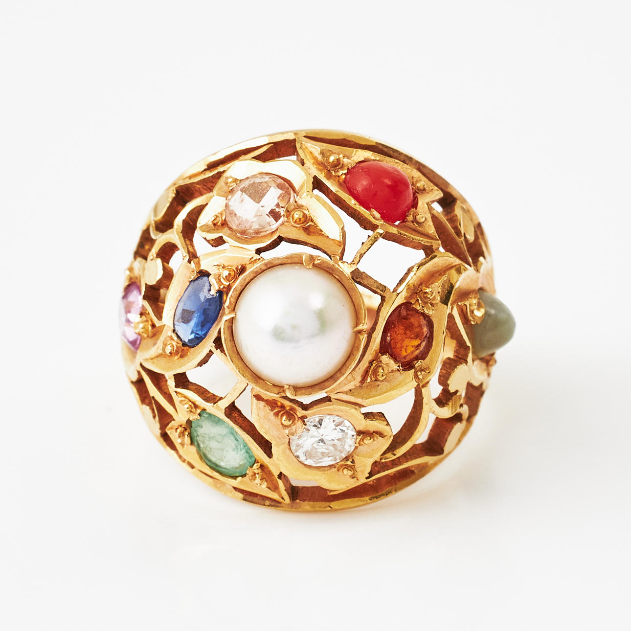 RING, ca 21K guld med multifärgade stenar och en diamant, orientalisk ...