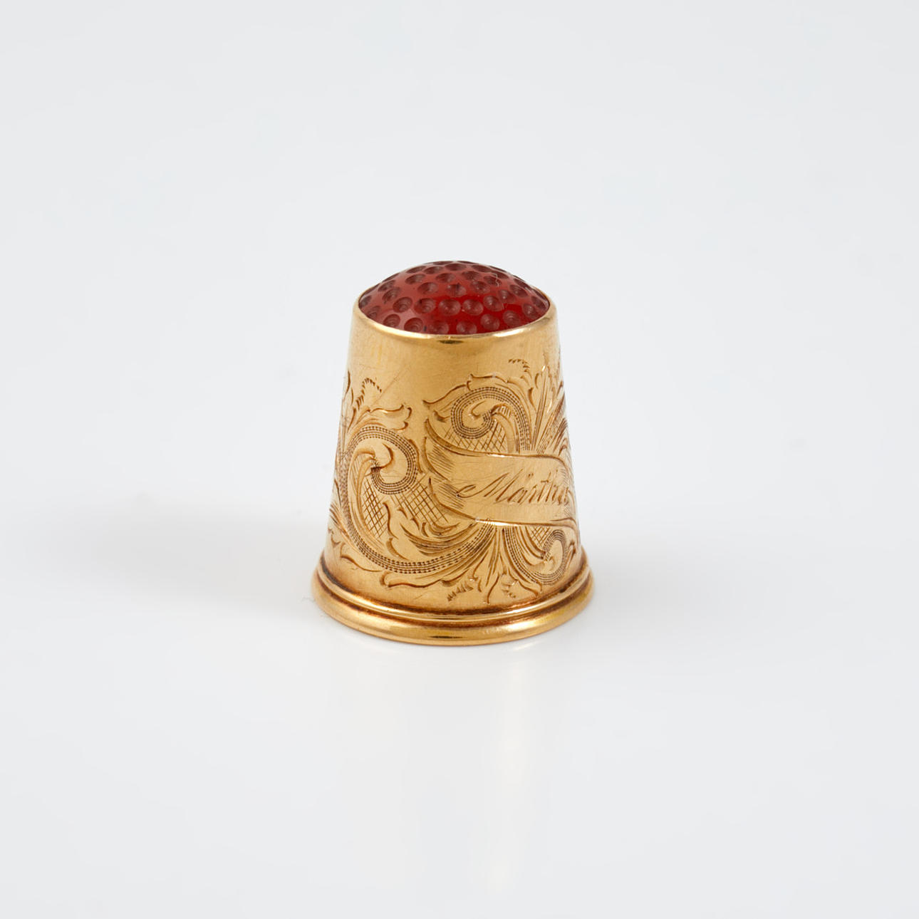 FINGERBORG, 18 K, med karneol och dekor av akantusblad, J.A. Öberg ...