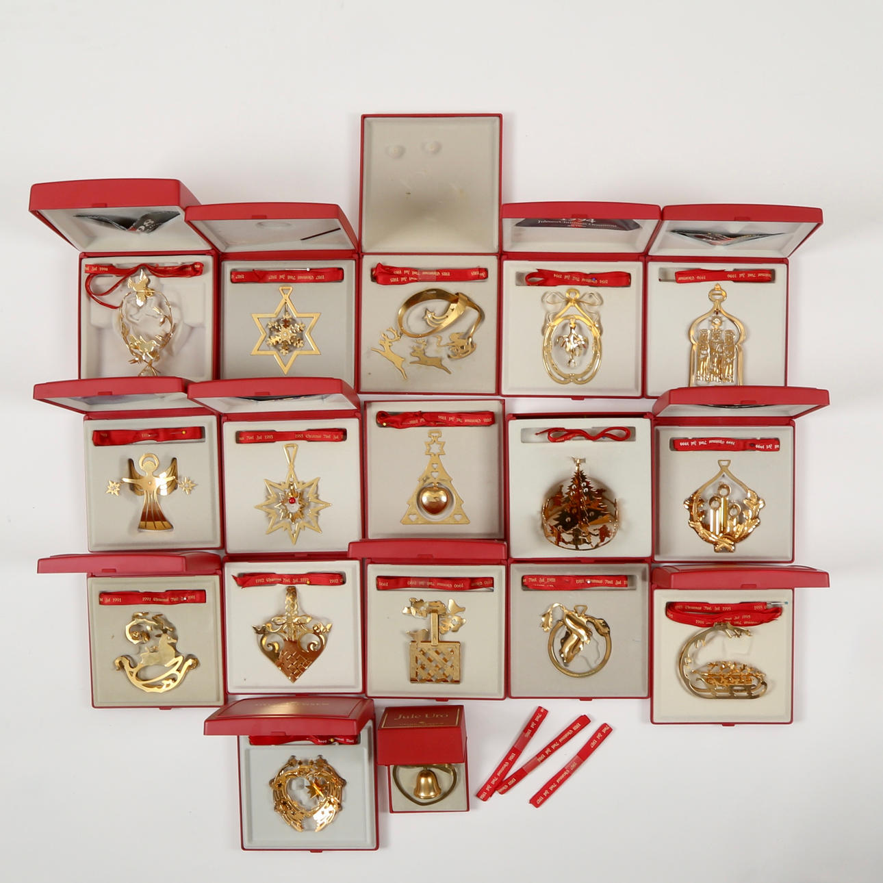GEORG JENSEN. En samling av sjutton juluppror, 1984-2000 (17 ...