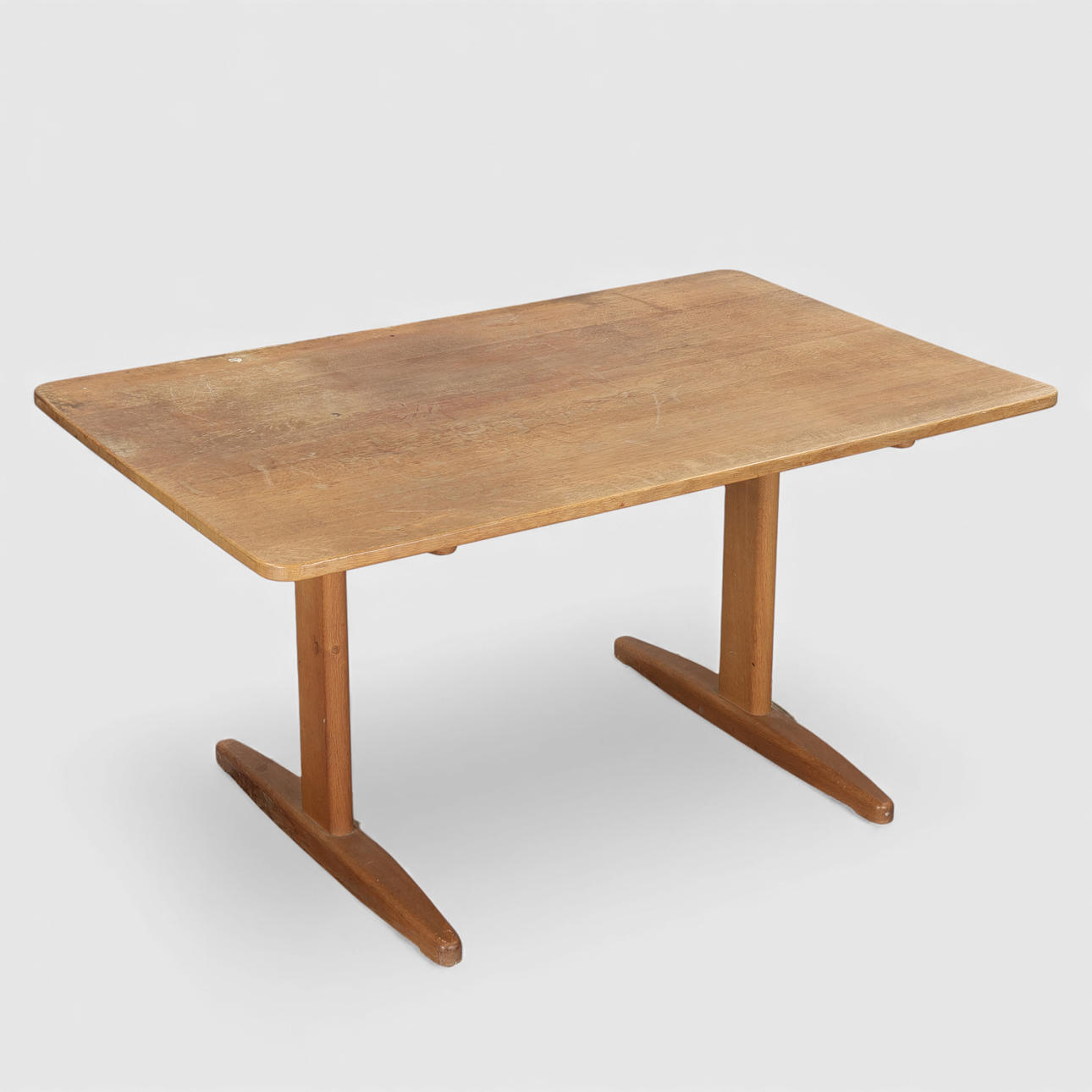 BØRGE MOGENSEN (1914–1972). “Shaker” dining table made of solid oak, C ...