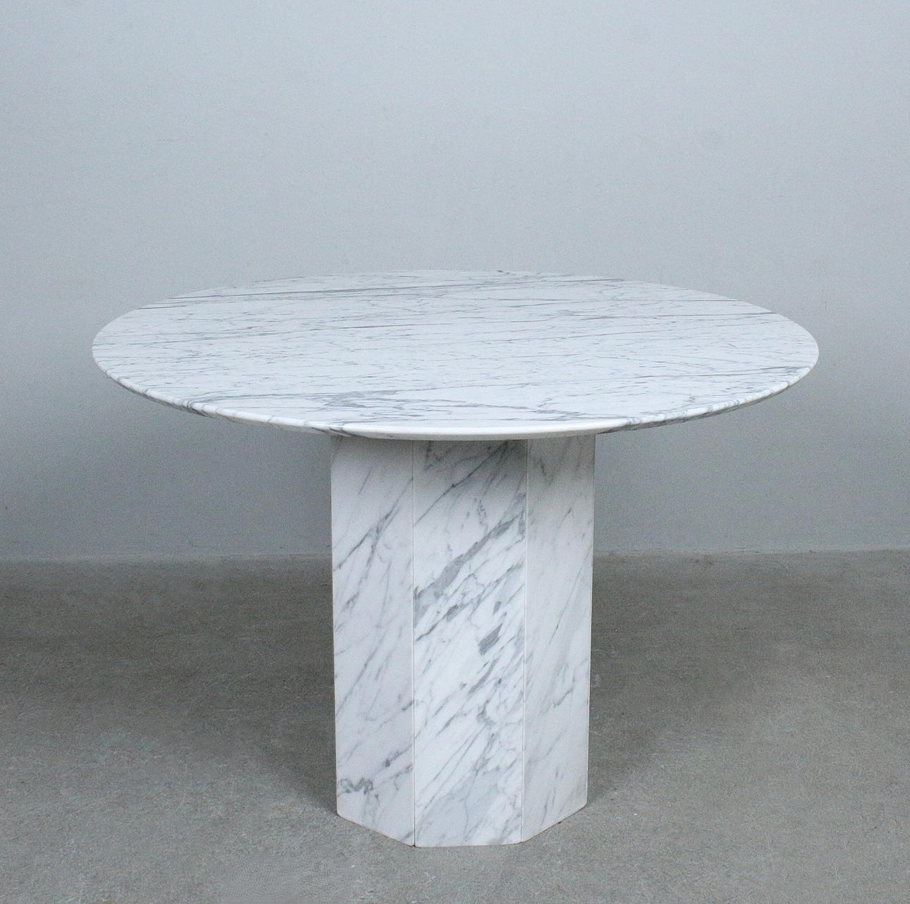 Bord/Carrara matbord i marmor, Italien, 1970-tal. Möbler - Bord - Auctionet