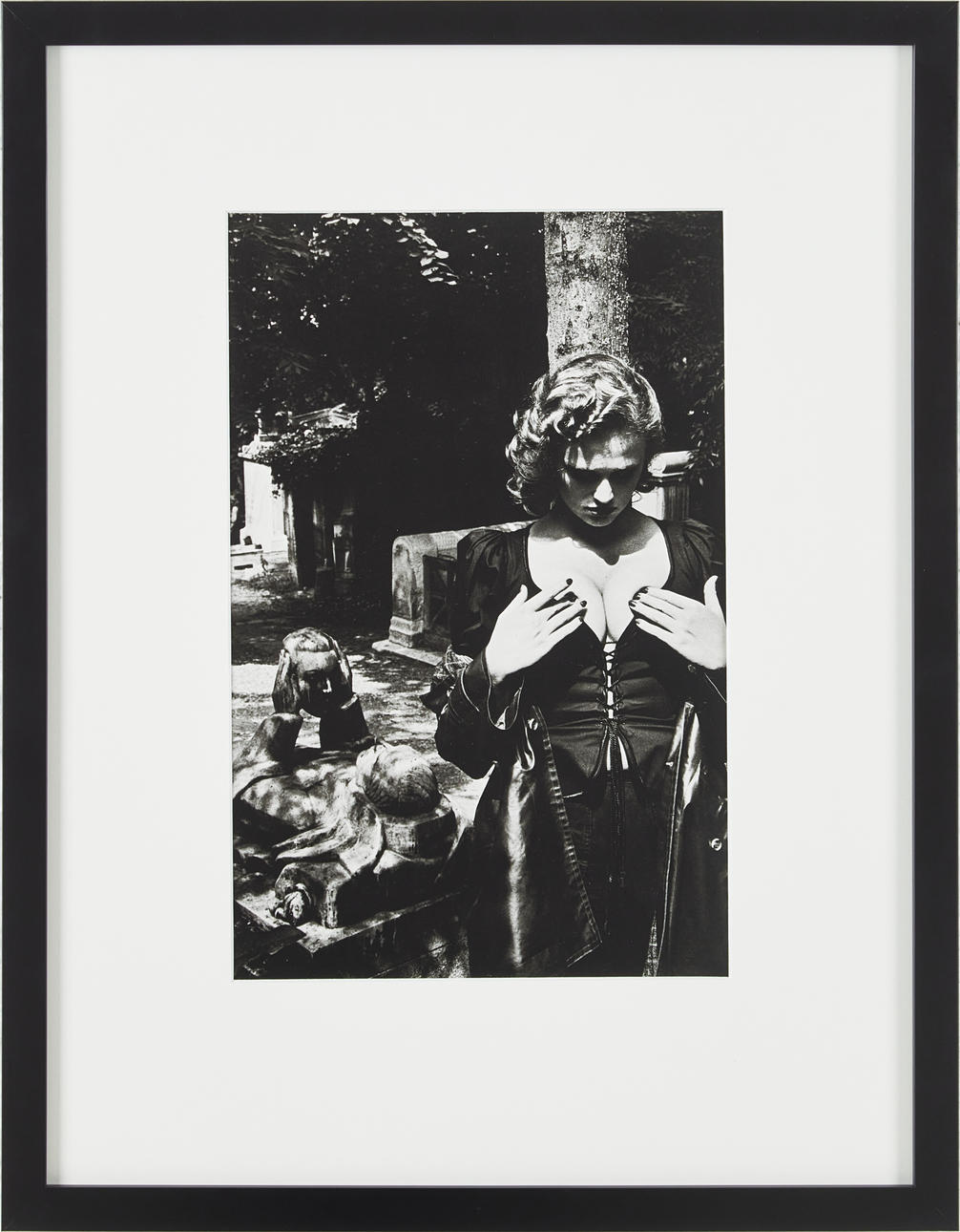 HELMUT NEWTON. “Père Lachaise - Tomb of Talma, Paris, 1977.“Offset ...