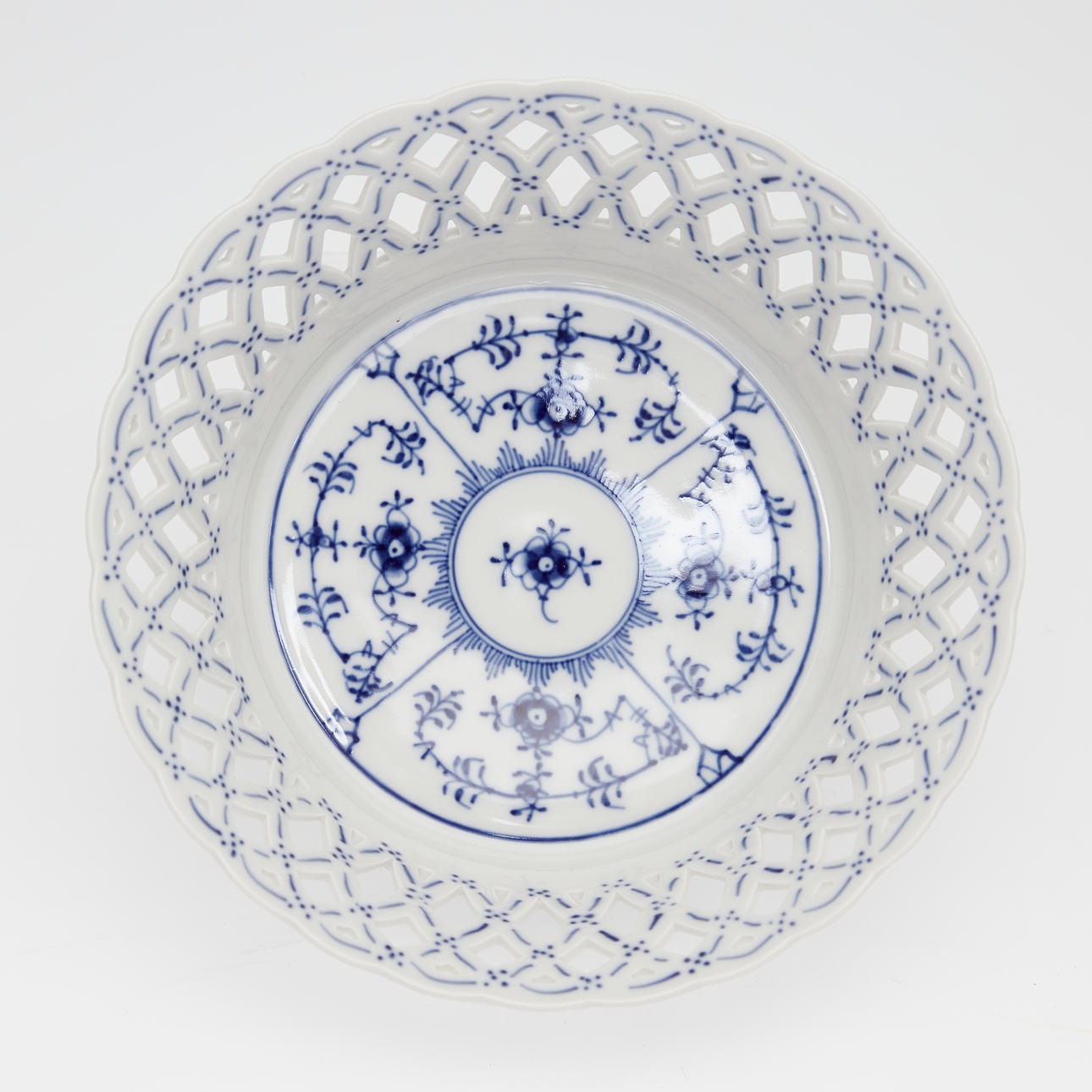 Royal Copenhagen, Musselmalet Vollspitze, porslin, korgskål, 1975-79 ...
