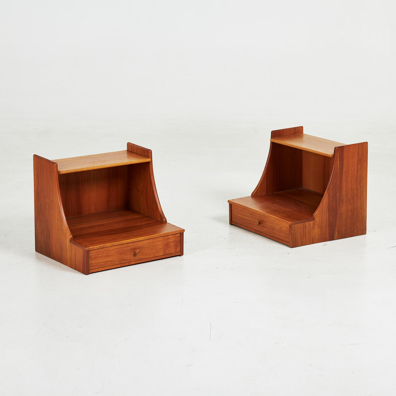 CARL MALMSTEN. “Martin”, bedside tables/shelves, 1 pair, teak, with ...