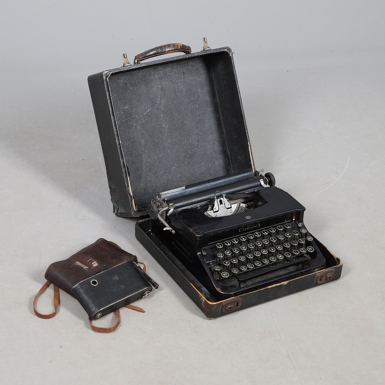 A 20TH CENTURY CORONA TYPE WRITER AND OTHERS. Miscellaneous ...