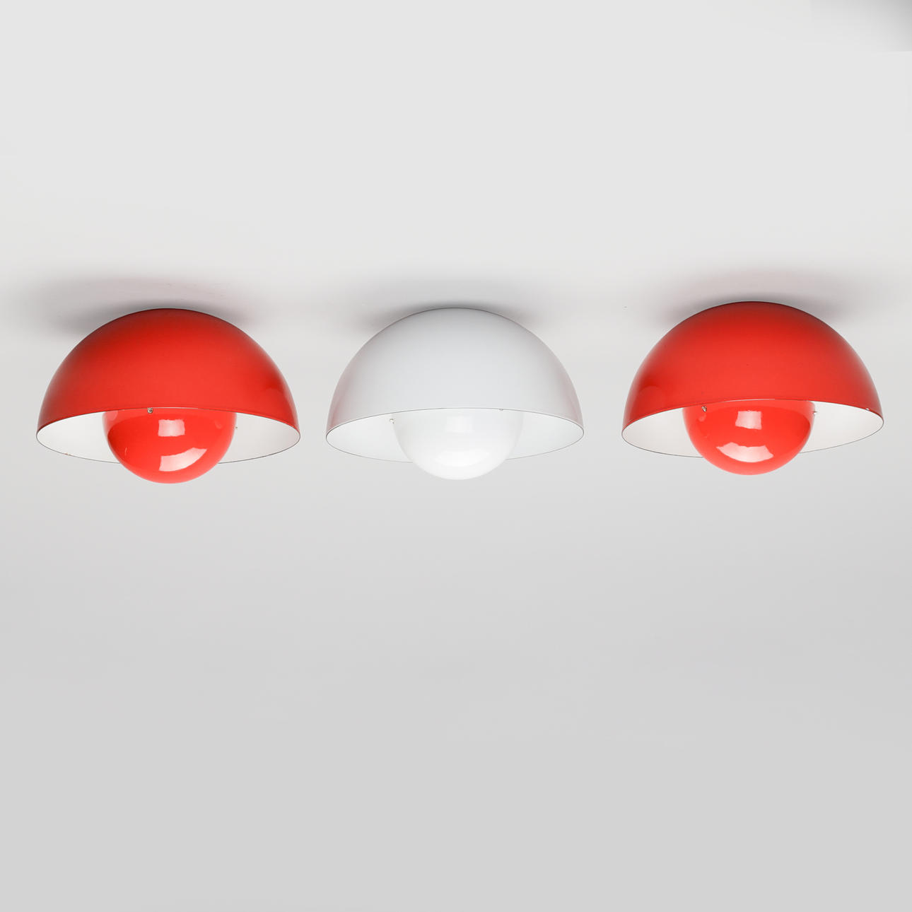 VERNER PANTON (1926-1998). Kolme kpl, ”Flowerpot”, emali ylä- ja ...