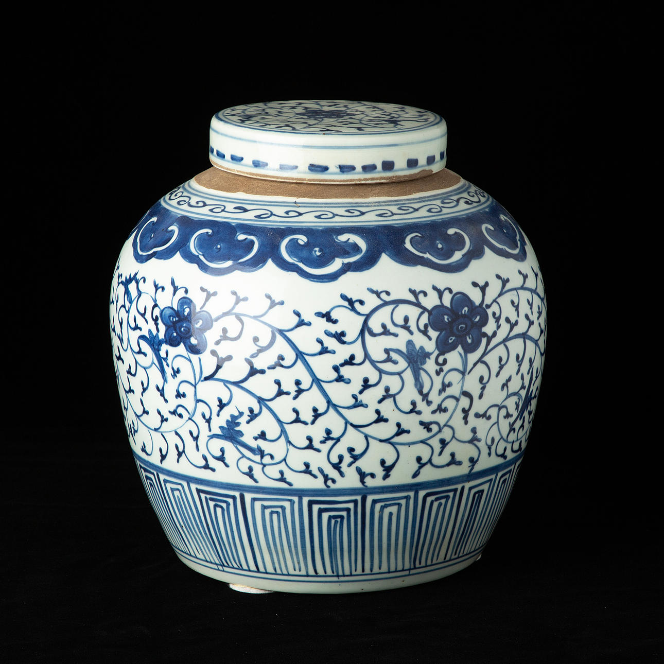 A Chinese porcelain bojan with cover, probably 19th century. Asiatica ...