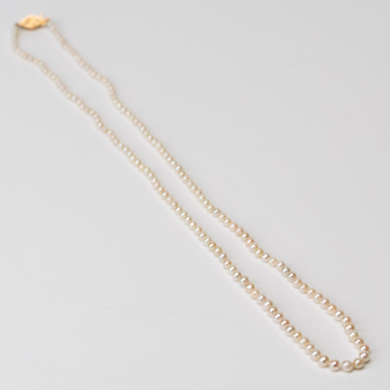 COLLIER, pärlor, lås guld 18K, JKA, svenska importstämplar. Smycken ...