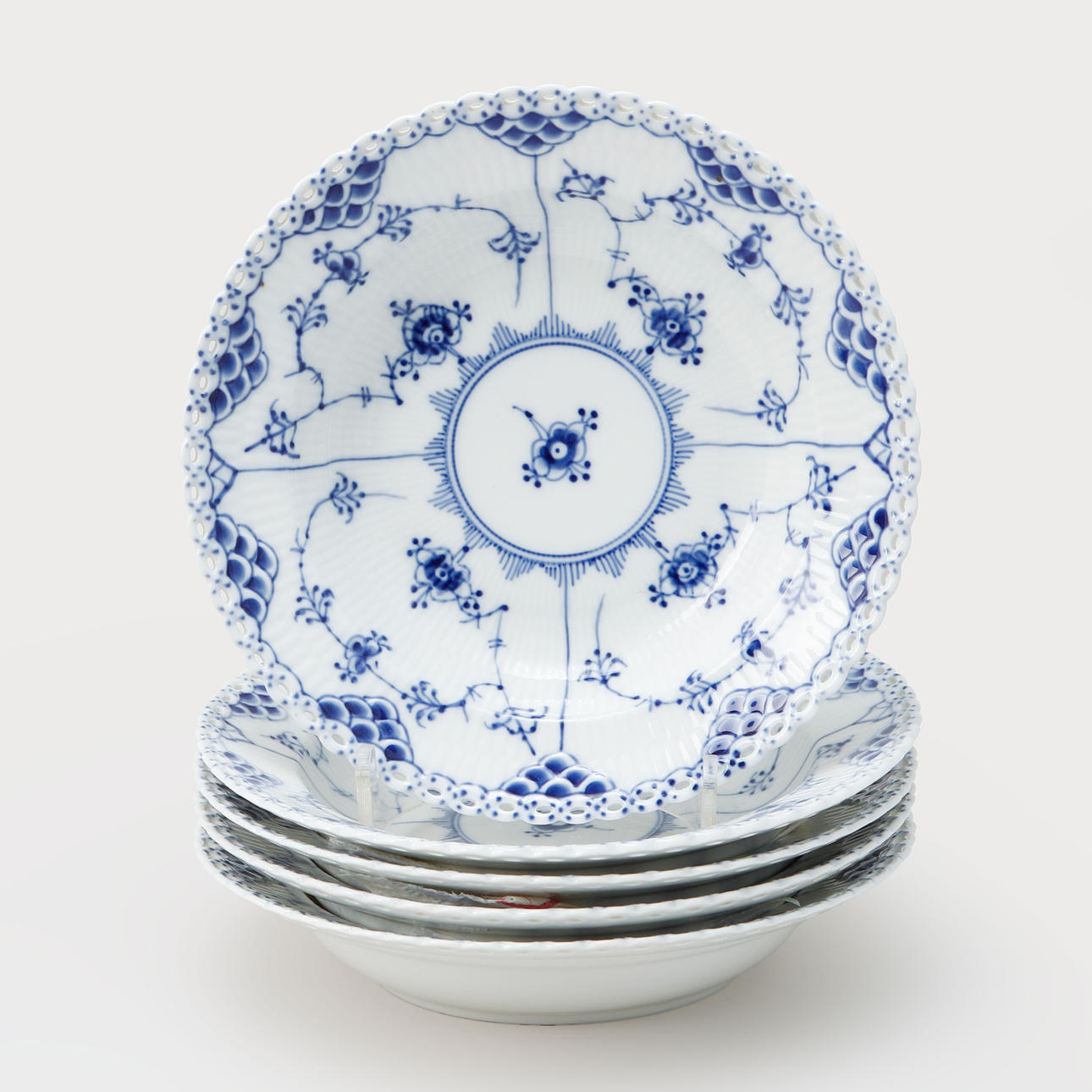 A set of 5 deep plates, “Musselmalet” porcelain, Royal Copenhagen ...