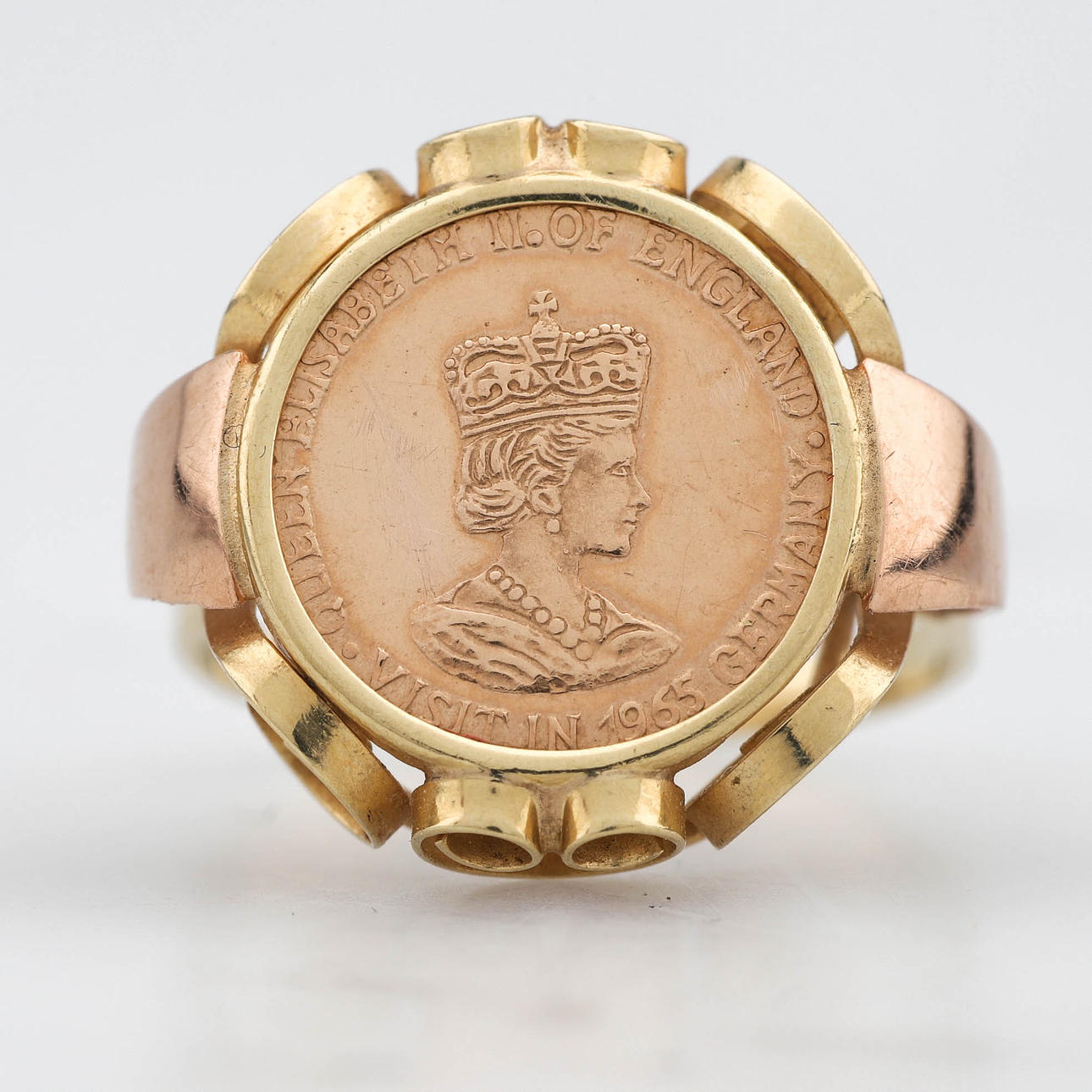 SIGNET RING 14K gold, with coin-like heel. Jewellery & Gemstones ...