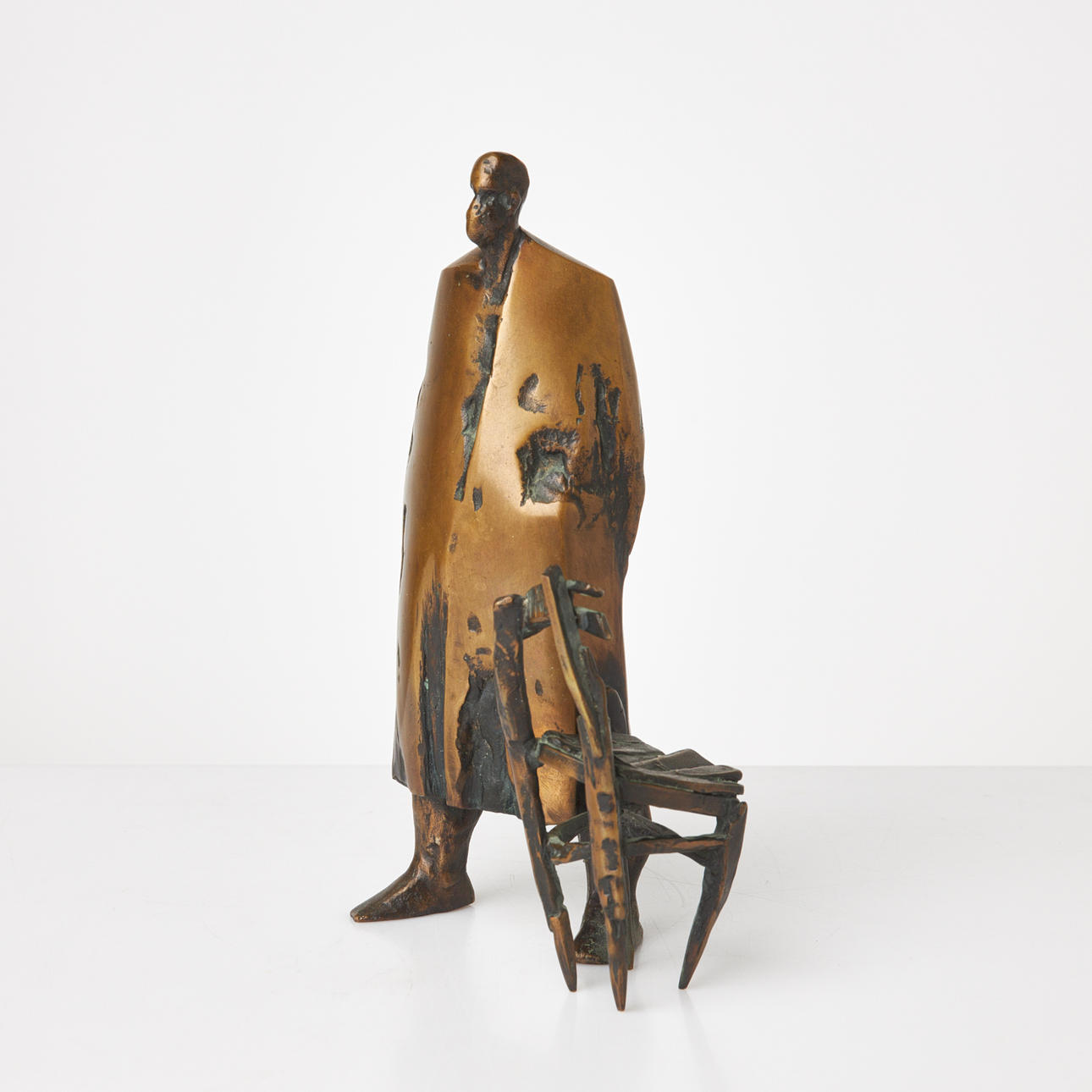 ZBIGNIEW WOJKOWSKI (FÖDD 1962). Man by chair, sculpture, bronze, signed ...