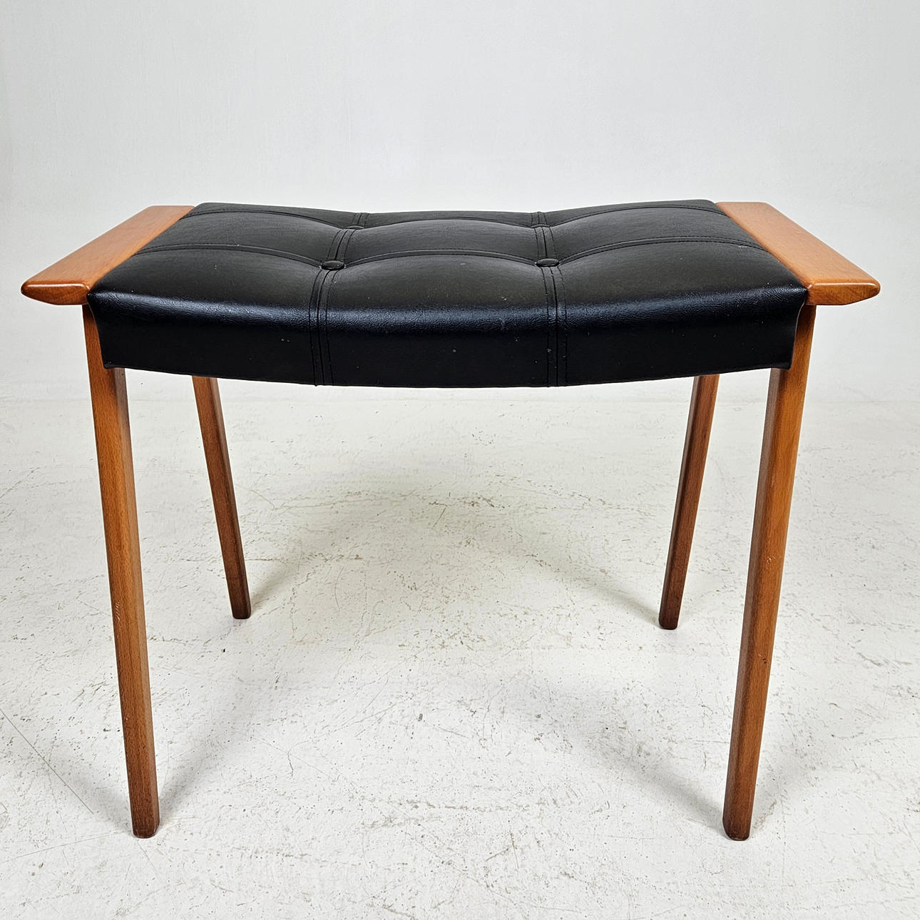 A 1960's stool. Furniture - Armchairs & Chairs - Auctionet