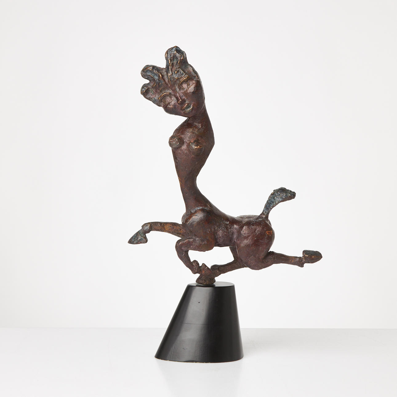 TOMAS ALMBERG (FÖDD 1936). "Centaur", skulptur, brons, på träsockel ...