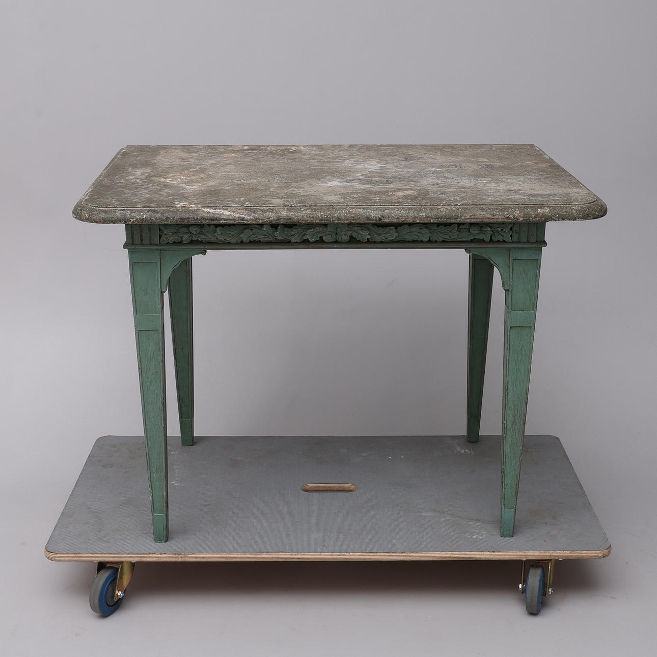 BEANIE TABLE, FIRST HALF OF THE 19TH CENTURY. Furniture - Tables ...
