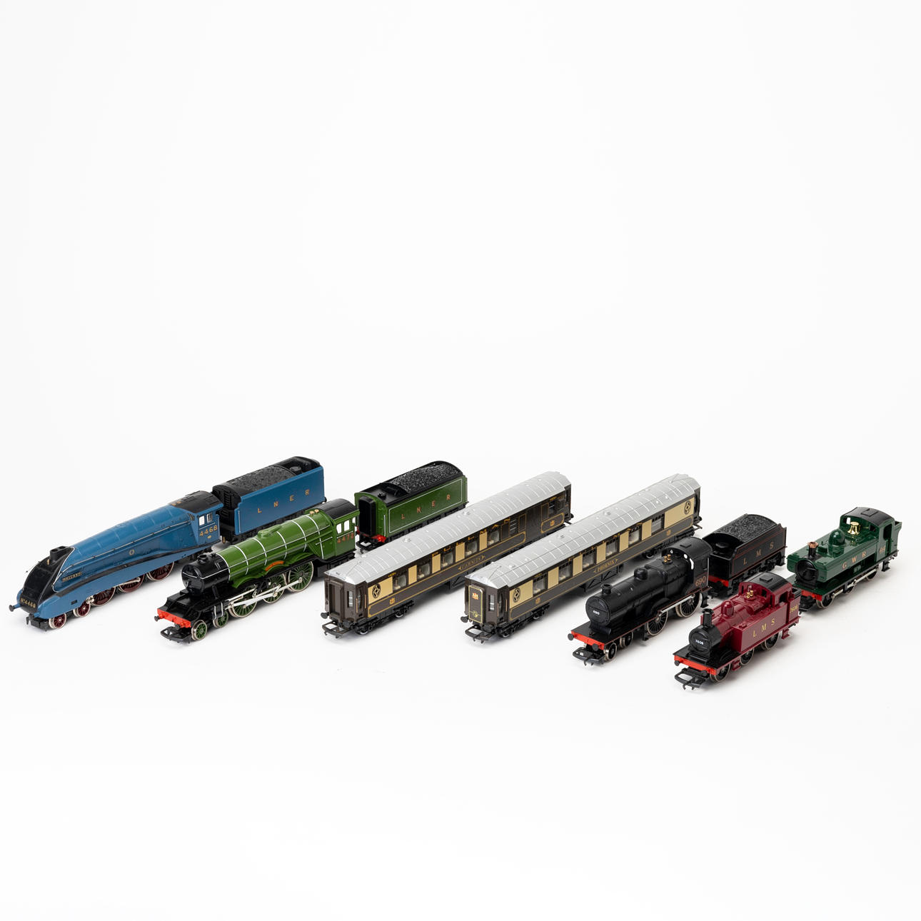 HORNBY 5 locomotives and 2 carriages, made in Gt. Britannia. Toys ...
