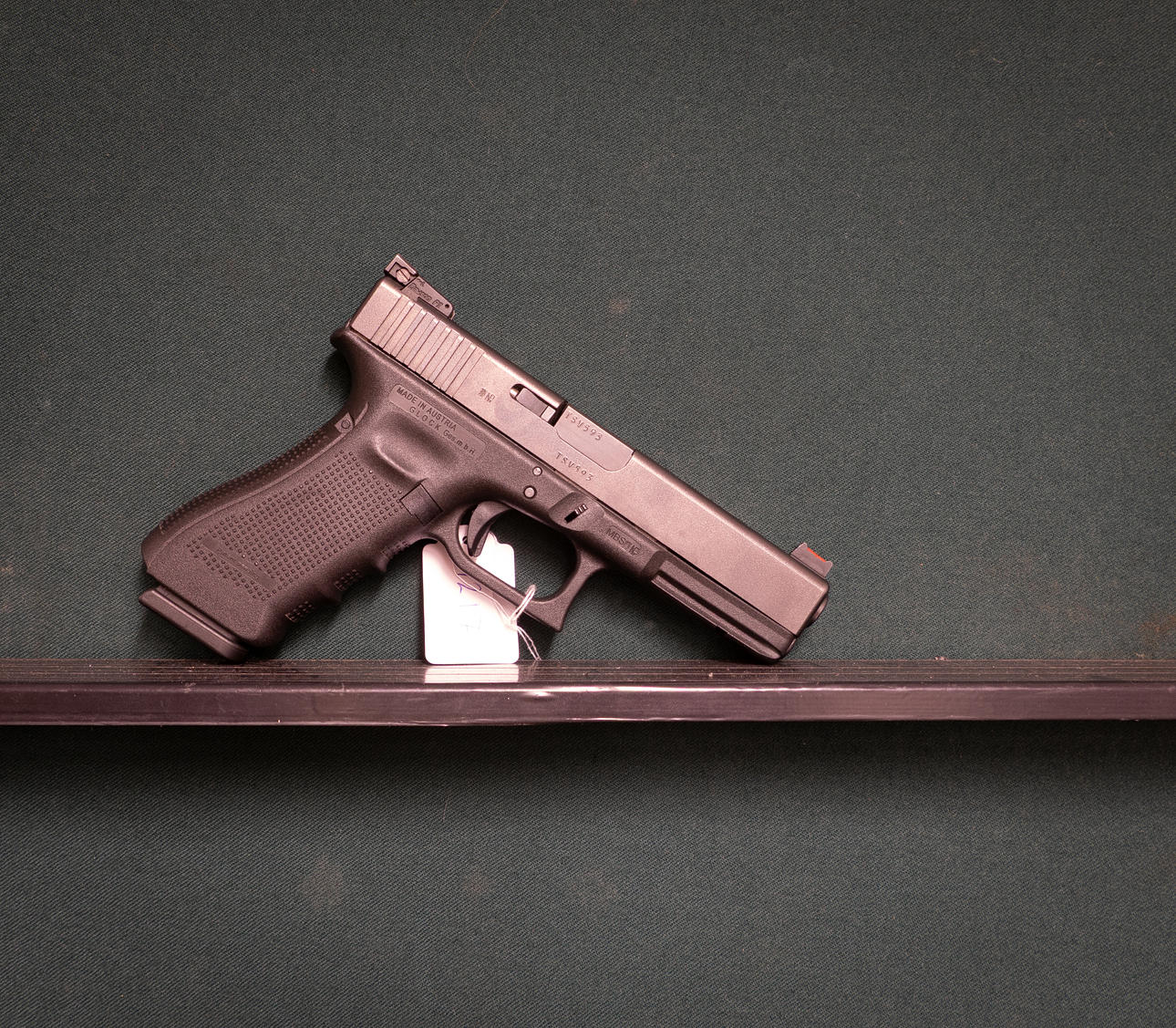 Glock Modell 17 Kal. 9x19 Tillv.Nr: TSV593 SE2345540. Licensvapen ...