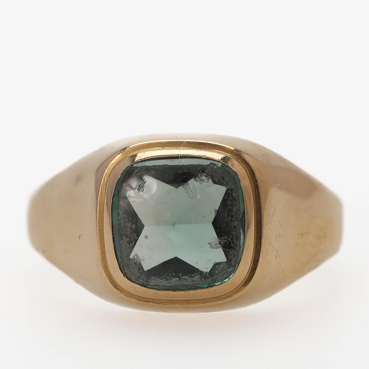 A SIGNET RING, 18k gold, green synthetic spinel, Ceson, Göteborg 60's ...