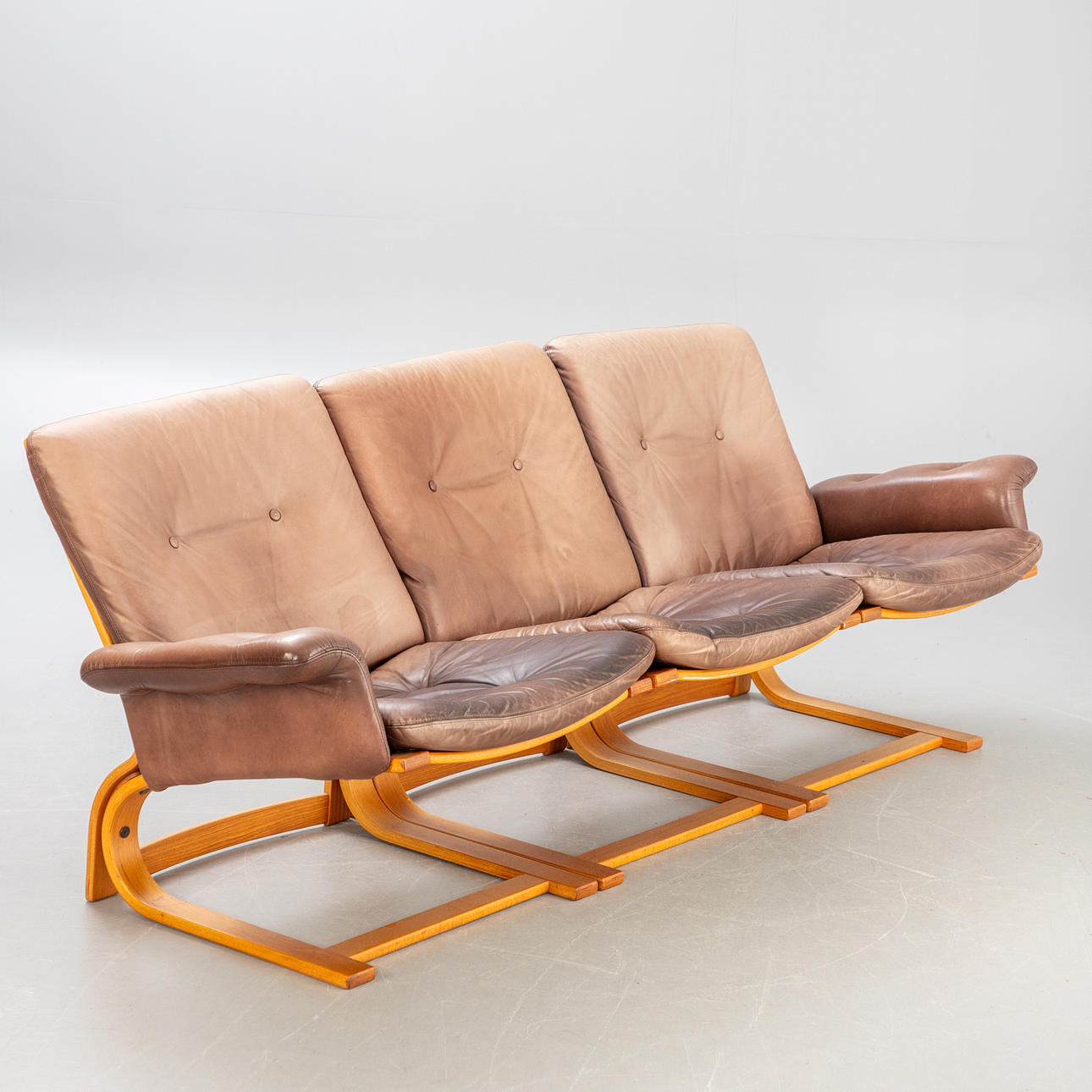 Elsa & Nordahl Solheim for Rykken, 3-seater sofa 'Kengu', Norway, 2nd ...