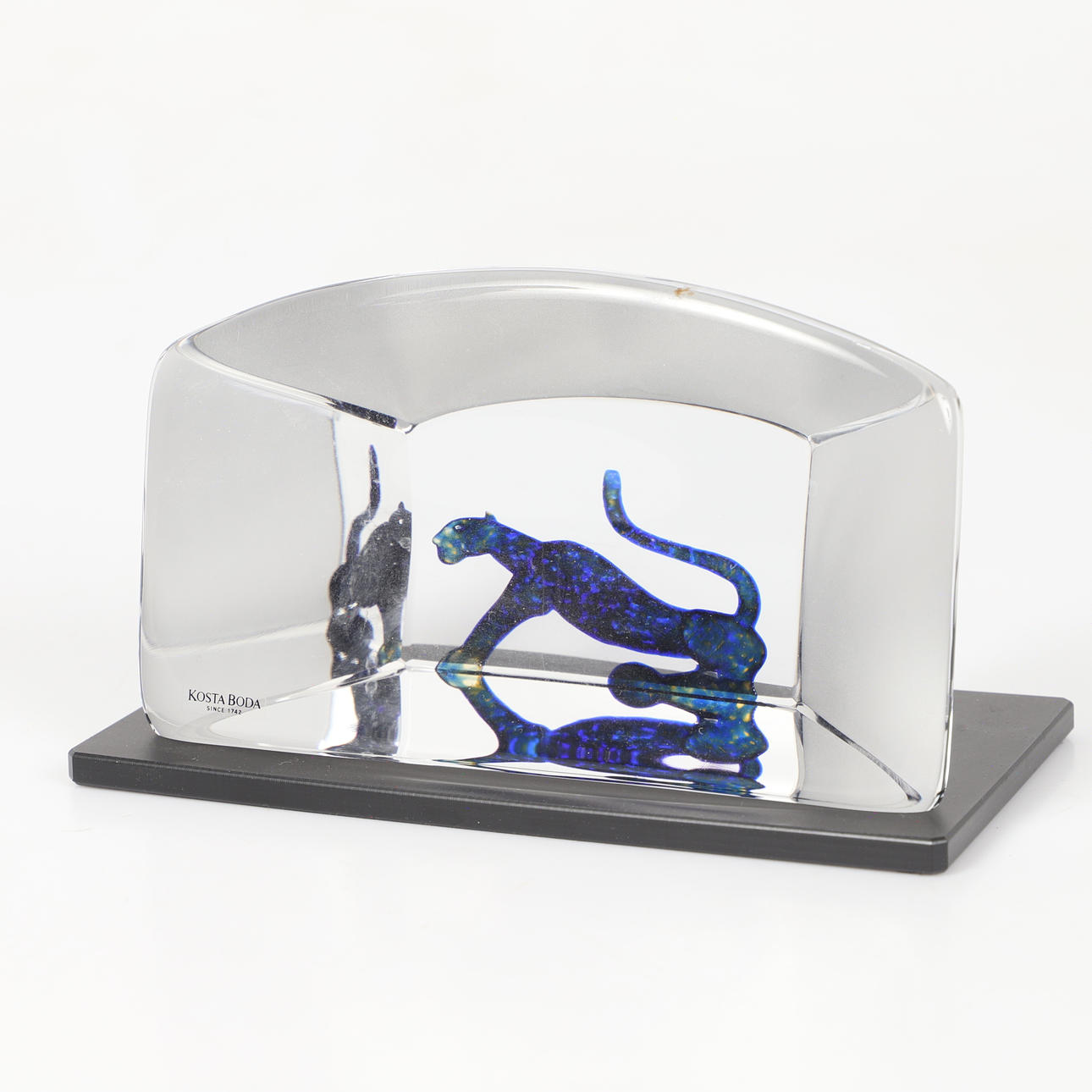 BERTIL VALLIEN. Glass block with feline animals, Kosta Boda, signed ...