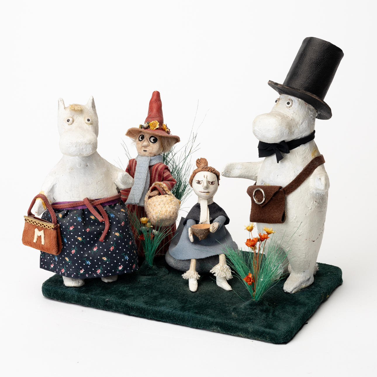 MUMINFIGURINER. 4 st, blandteknik i textil och lera. Övrigt - Övrigt ...