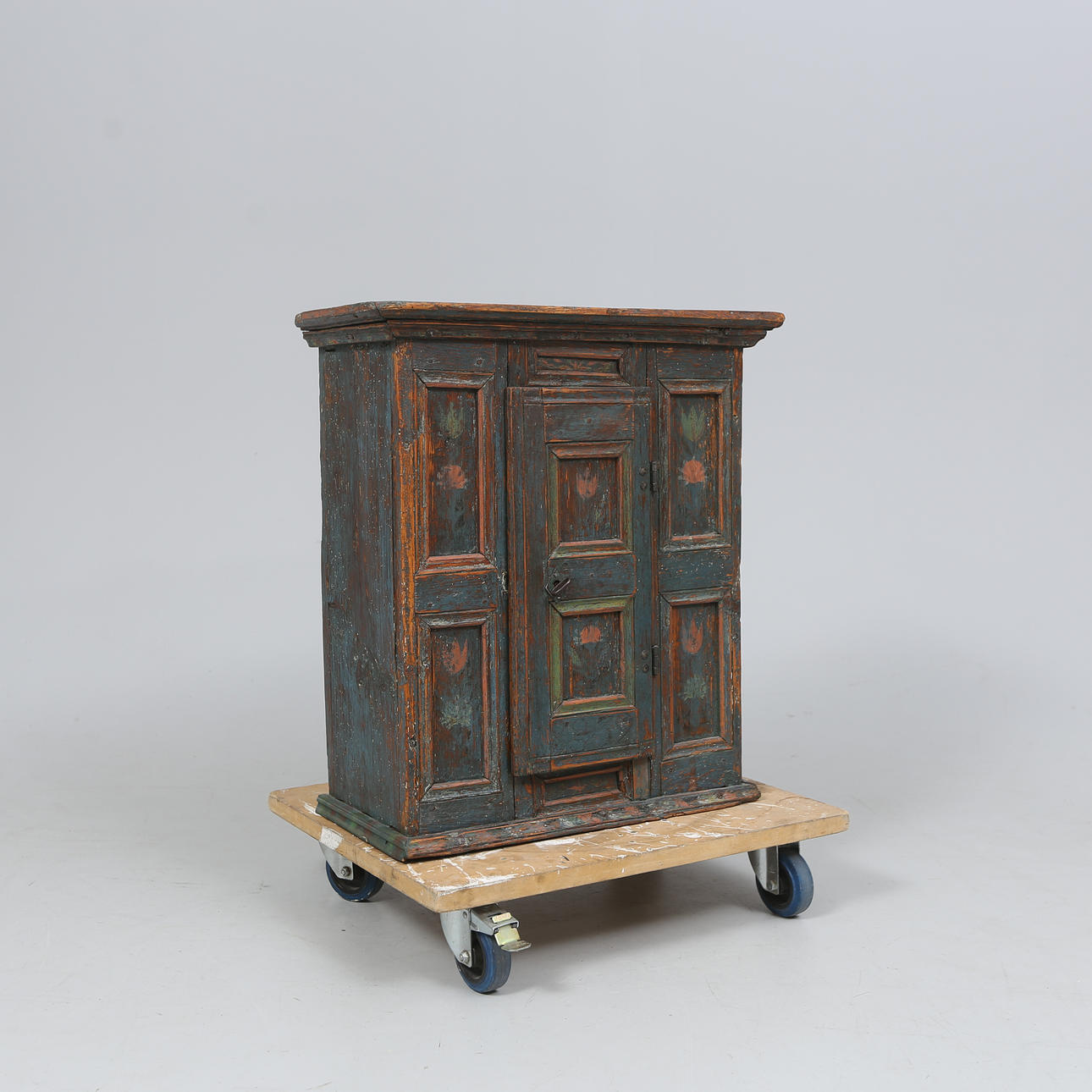 HÄNGSKÅP, allmoge, 1700/1800-tal. Allmoge - Möbler - Auctionet