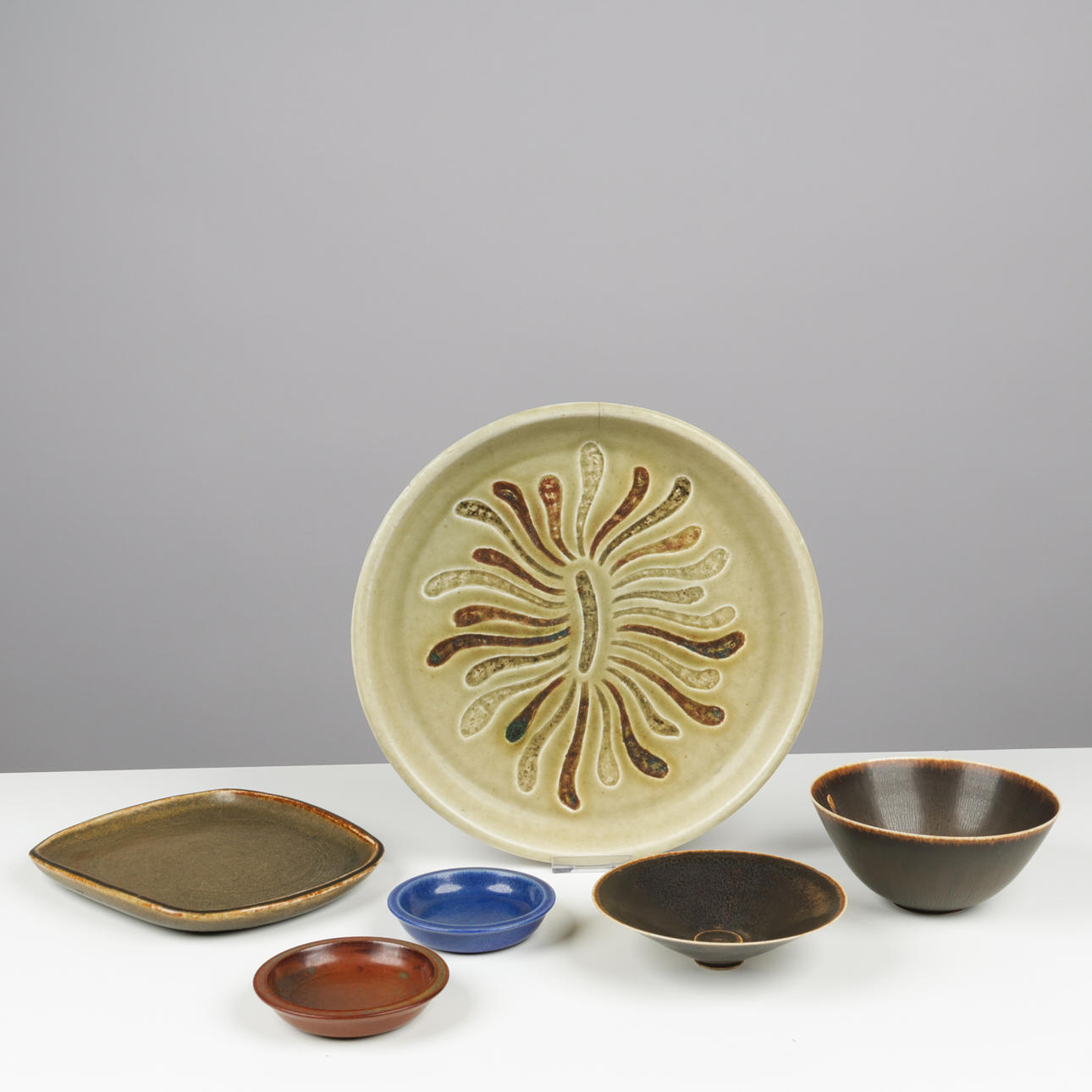 SAXBO: Collection of six bowls and dishes in glazed stoneware, Denmark ...