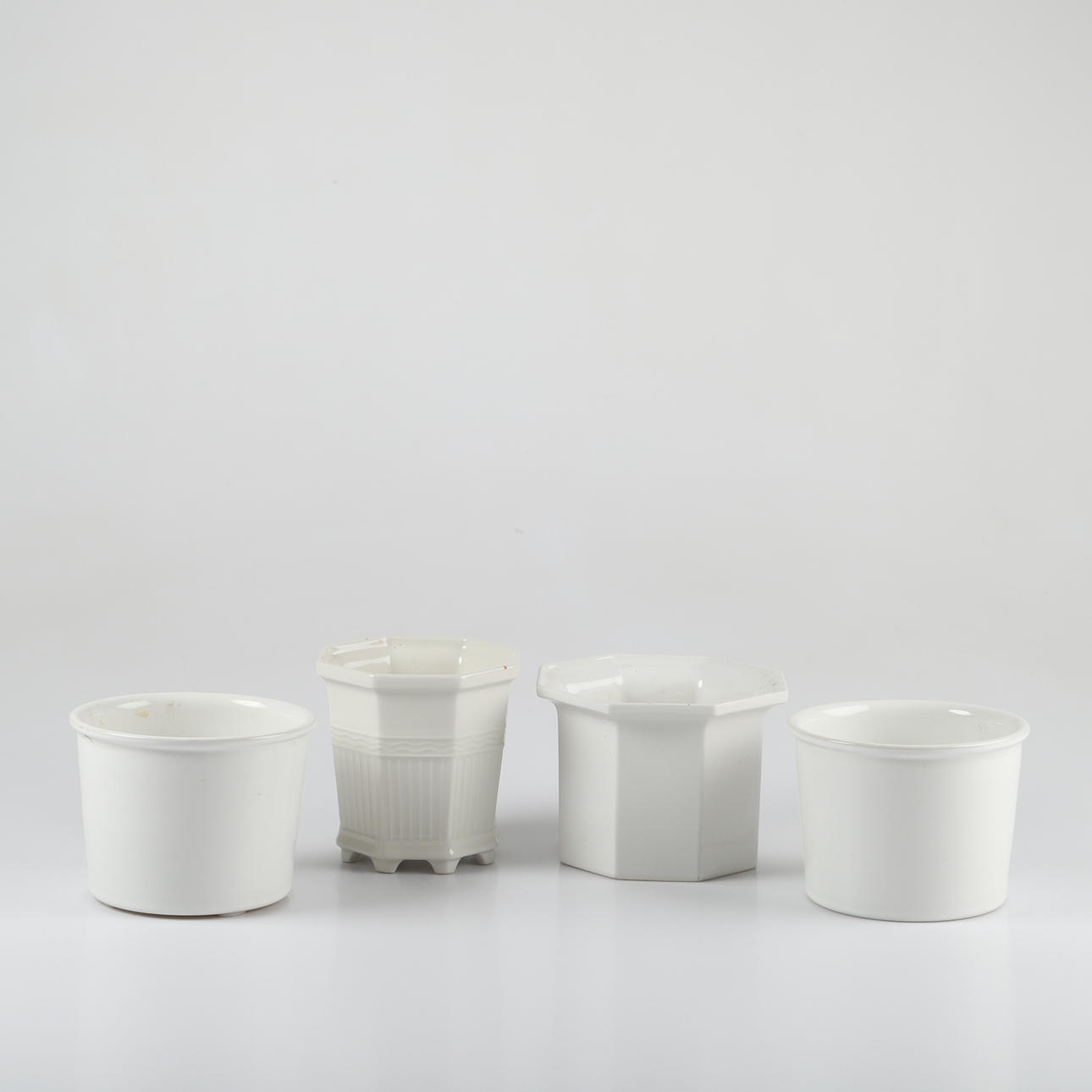 Outer lining, 4 pieces, ceramic/porcelain, incl. “Oktavius” and ...