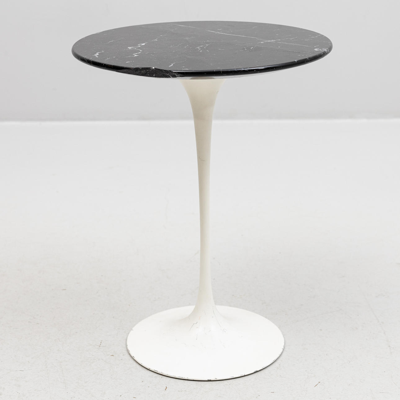 EERO SAARINEN. Side table, “Saarinen Round”, metal with stone top, for ...