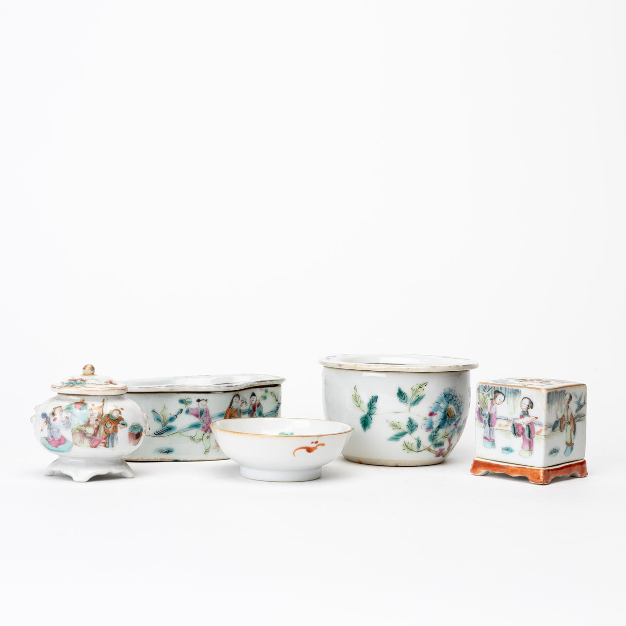 A SET OF 5 CHINESE PORCELAIN PORCELAIN, 1800/20th Century. Asiatica ...